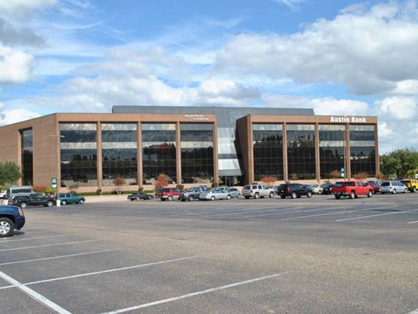 AUSTIN BANK BUILDING 911 NW Loop 281: Kilgore, Longview, TX: Beer Wells ...